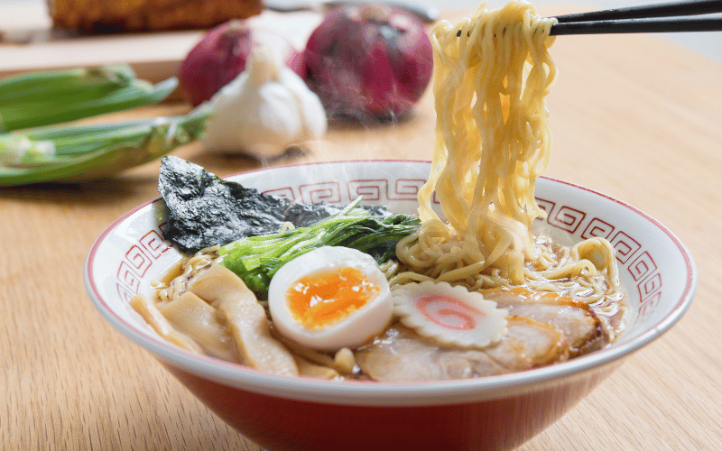 Le bouillon de ramen traditionnel : la base d'une soupe délicieuse